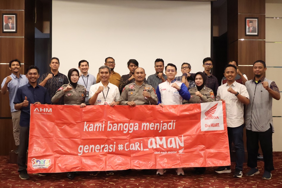 Edukasi Safety Riding oleh Trio Motor di PLN UBP BaritoTrio Motor ...
